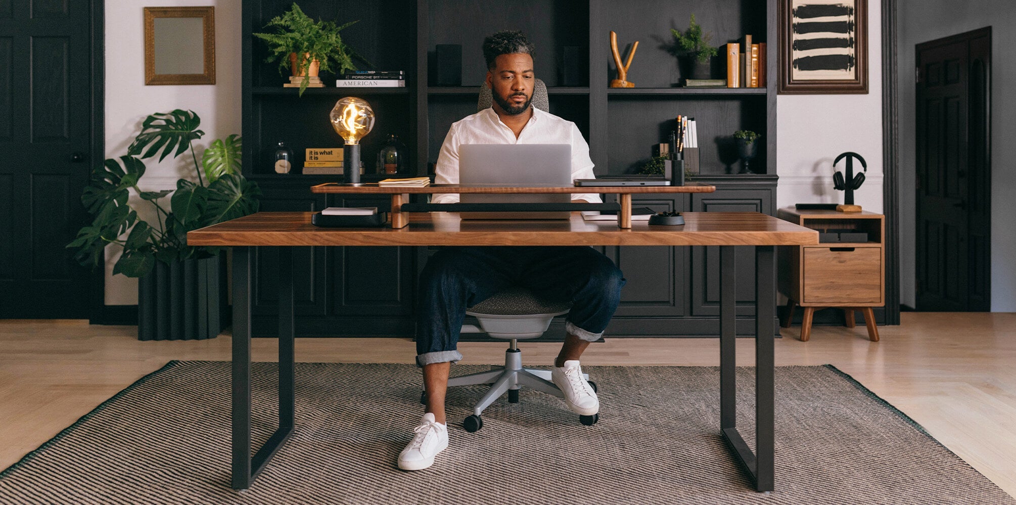 Fixed Height Desks & Tables