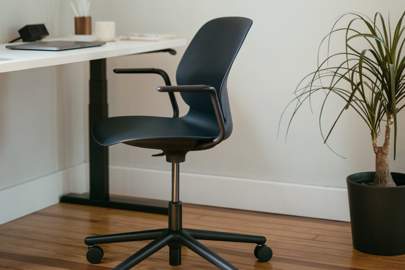 Maari Chair with 5-Star Base - Haworth Store
